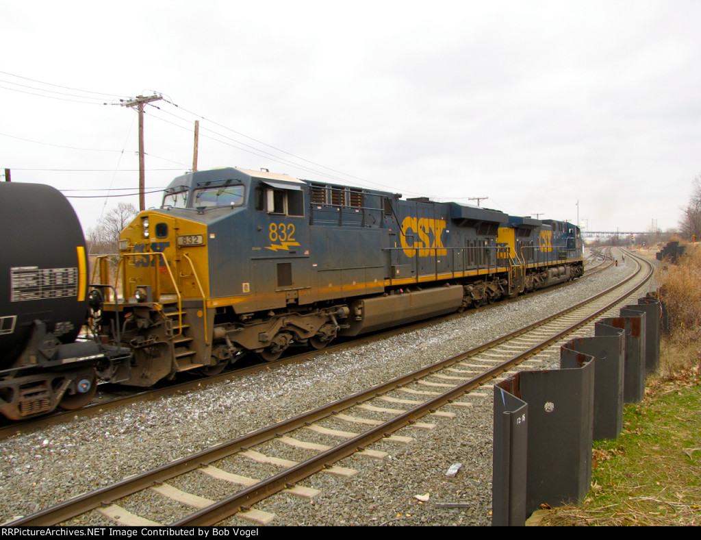 CSX 832 and 577